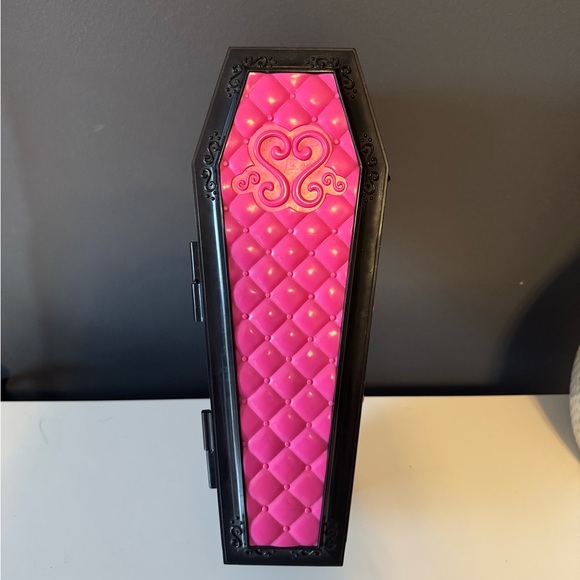 Toys | Monster High Dead Tired Casket Bed Jewelry Box Draculaura Doll ...